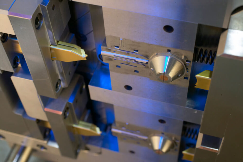 Single-cavity and Multi-cavity Injection Moulding